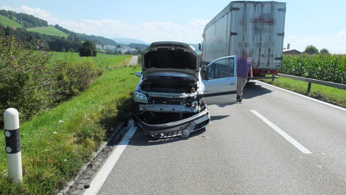 BAZENHEID: Grosser Schaden nach Kollision BAZENHEID: Grosser Schaden nach Kollision