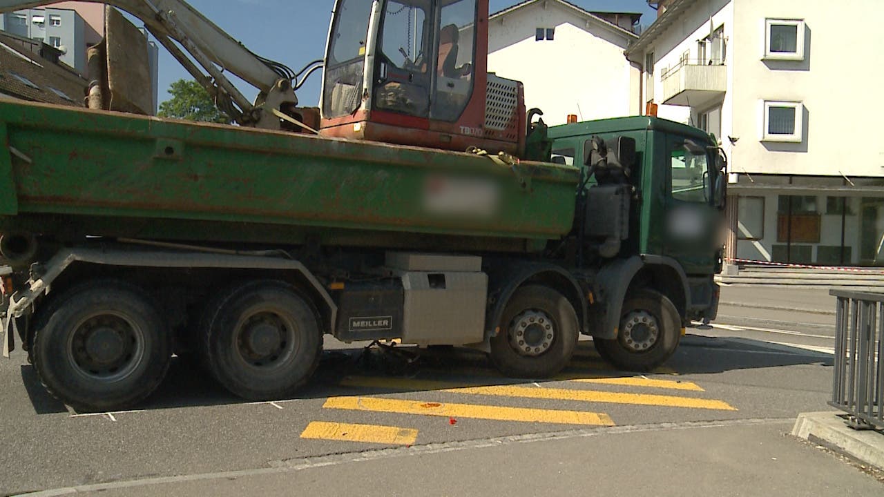 Bildstrecke - Wildegg: Velofahrerin stirbt nach Verkehrsunfall mit ... Bildstrecke - Wildegg: Velofahrerin stirbt nach Verkehrsunfall mit ...