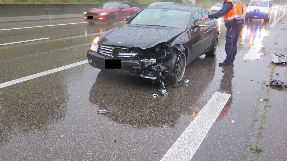 Unfall Kurz Vor Basel Autofahrer Demoliert Seinen Wagen Bei Regen