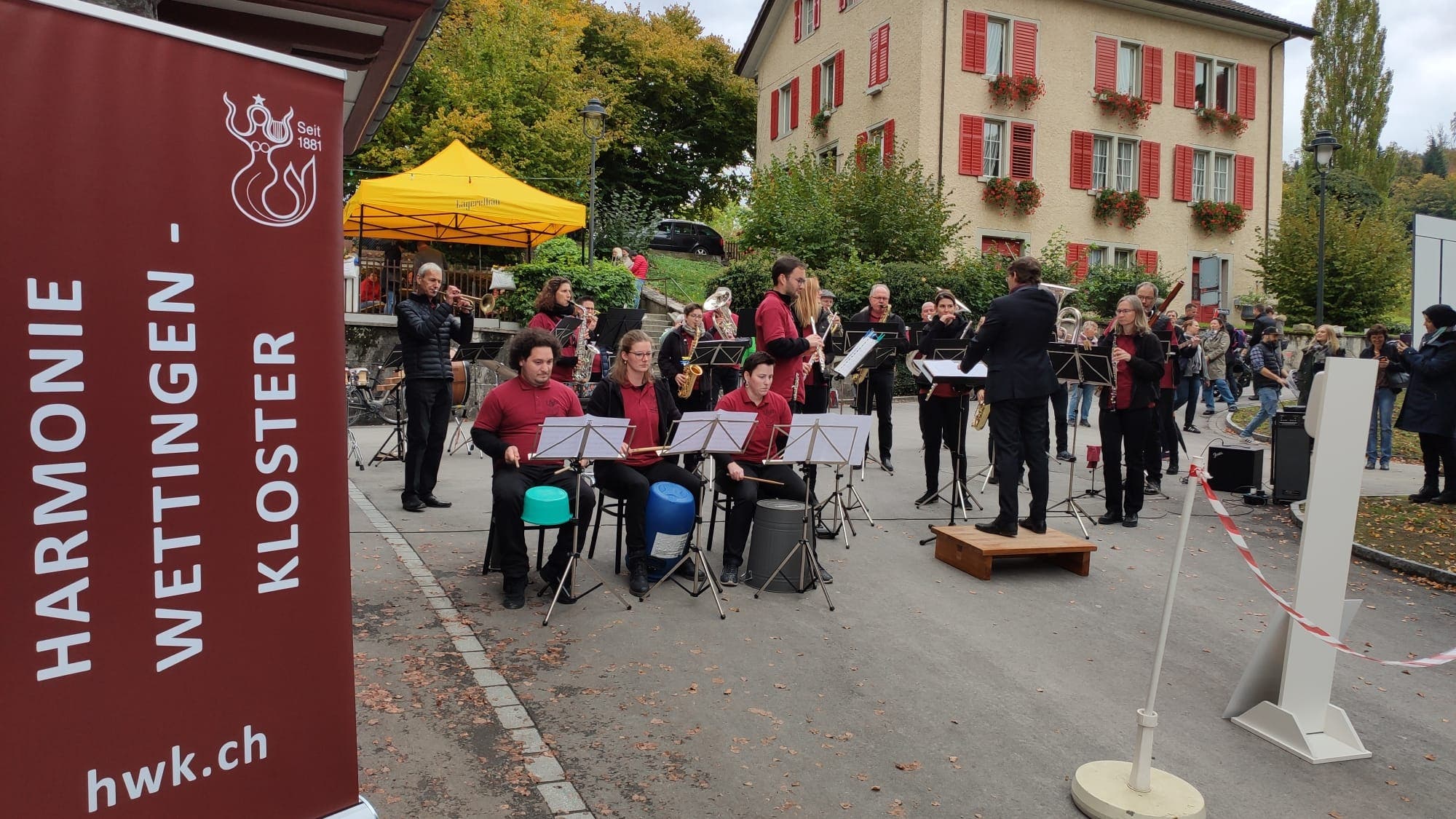 Bildstrecke - Auftritt der Harmonie Wettingen-Kloster am Herbstmarkt ... Bildstrecke - Auftritt der Harmonie Wettingen-Kloster am Herbstmarkt ...